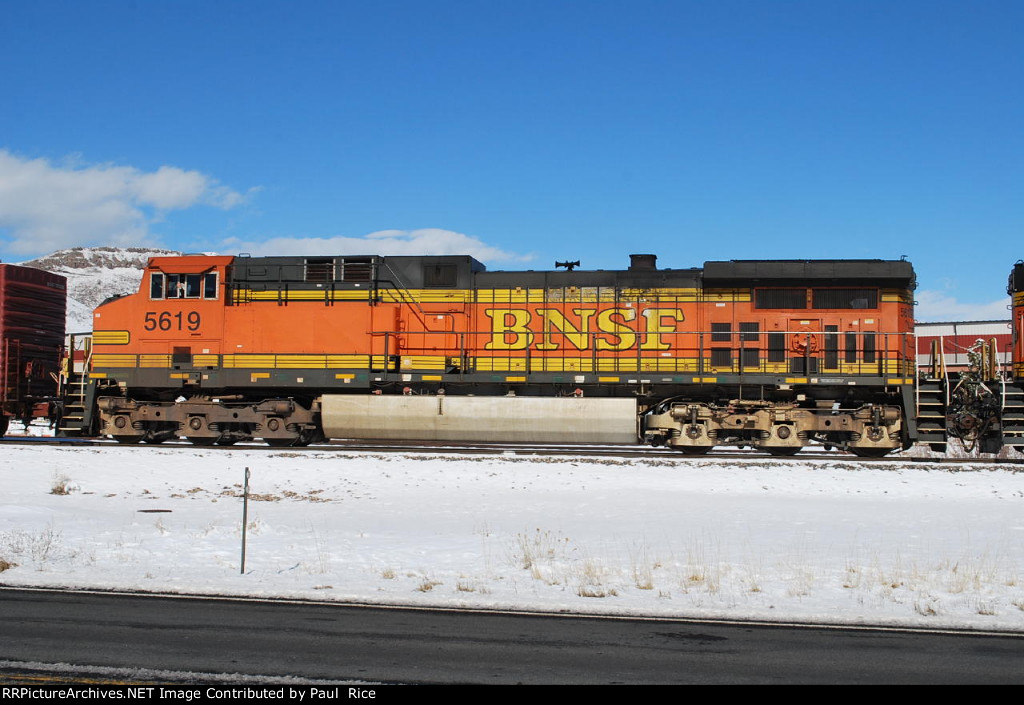 BNSF 5619